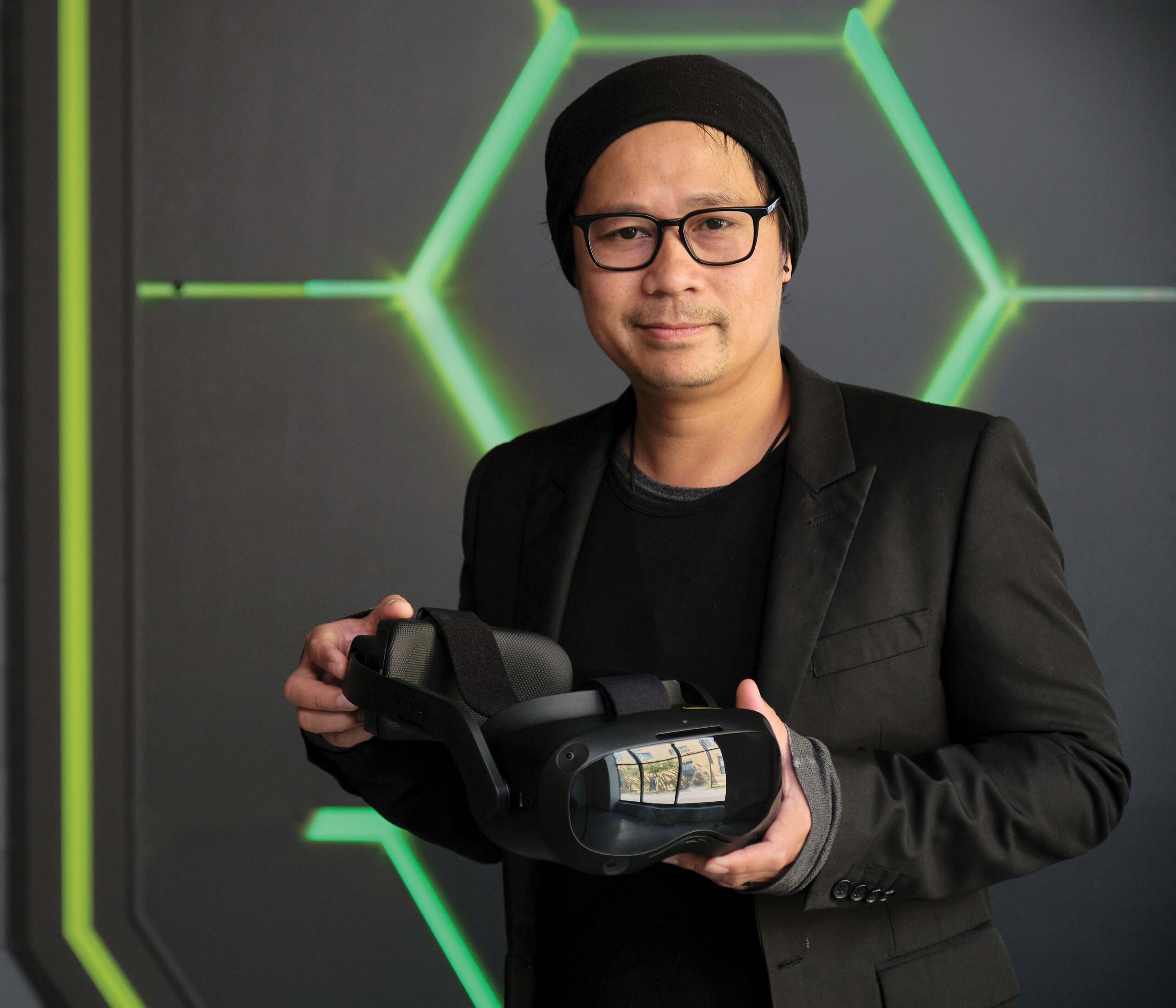 Mobile company uses AR and VR to create virtual worlds for work and ...