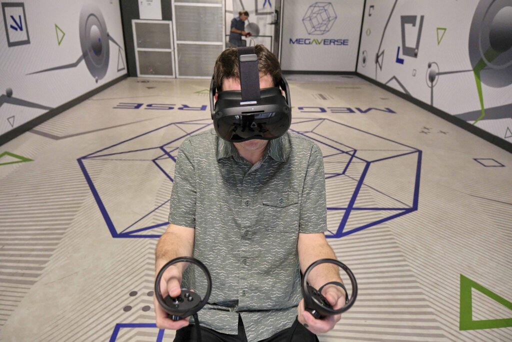 Mobile company uses AR and VR to create virtual worlds for work and ...