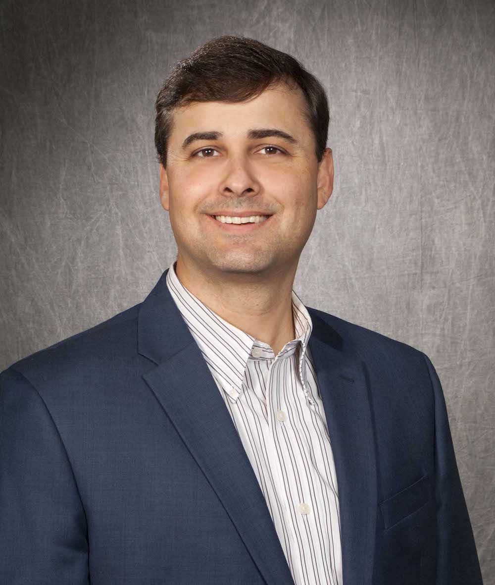 Businesses benefit from the experience of an insurance agent