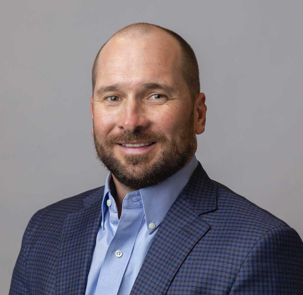 Businesses benefit from the experience of an insurance agent