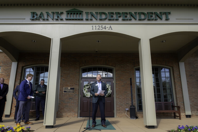 Bank Independent opens West Madison office