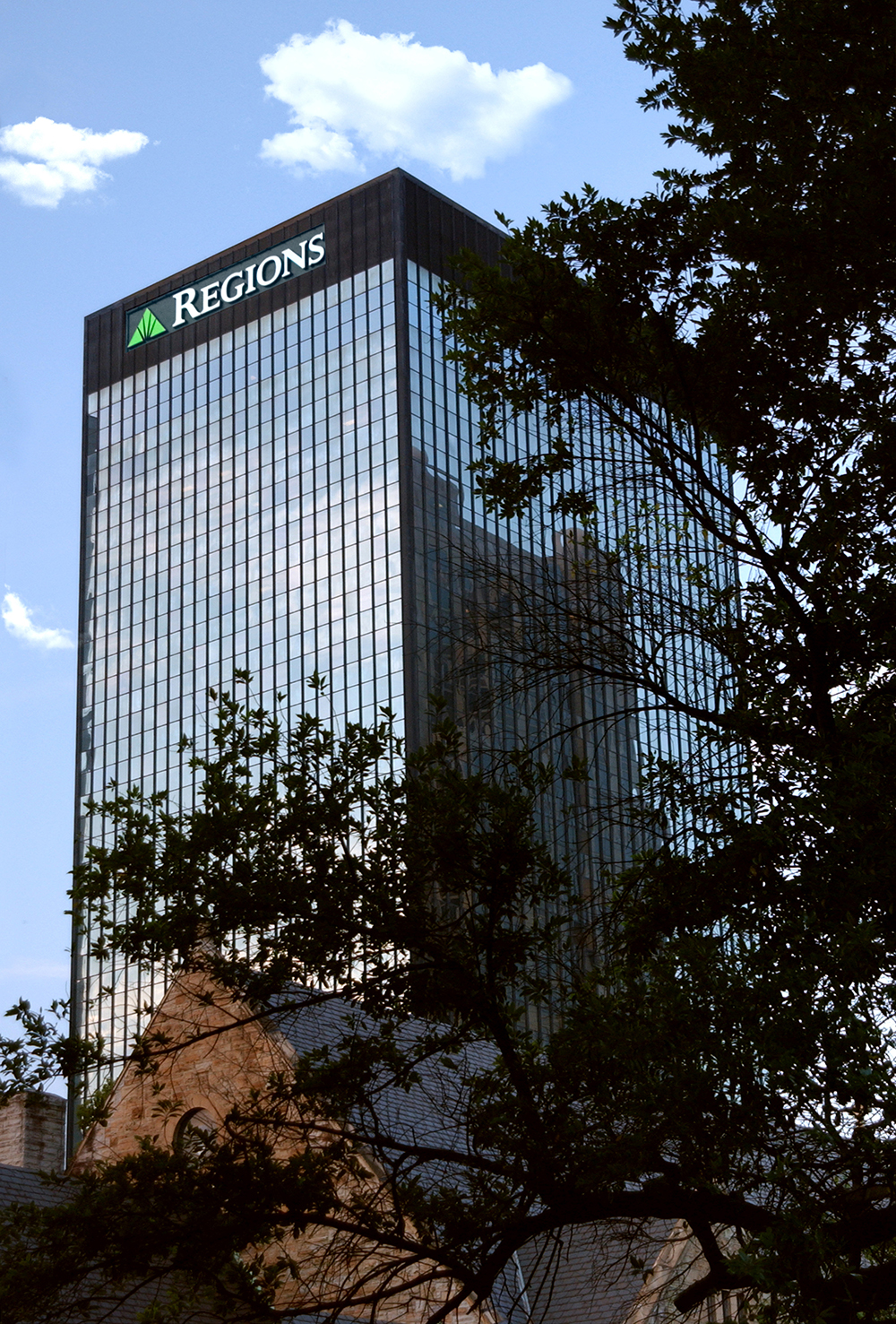 Regions Expands in Houston, Reports Solid Q4
